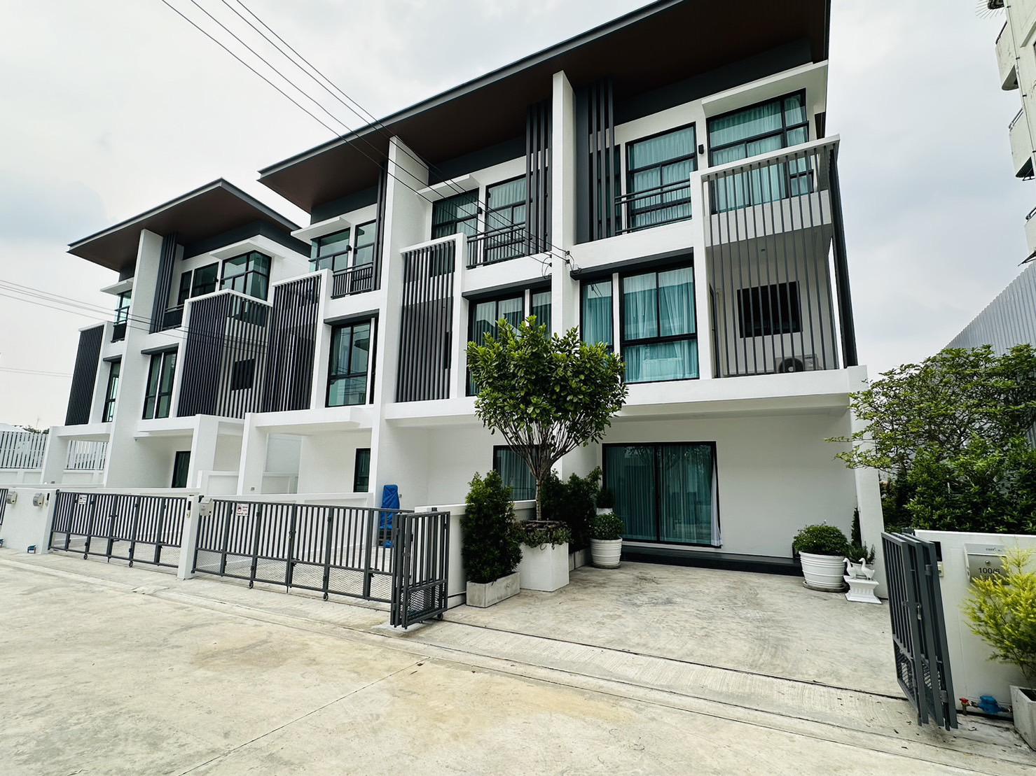 ขายทาวน์โฮม ทำเล โชคชัย 4 ซอย 30 COZY BY BNTD มือ 1 บ้านพร้อมอยู่ ...