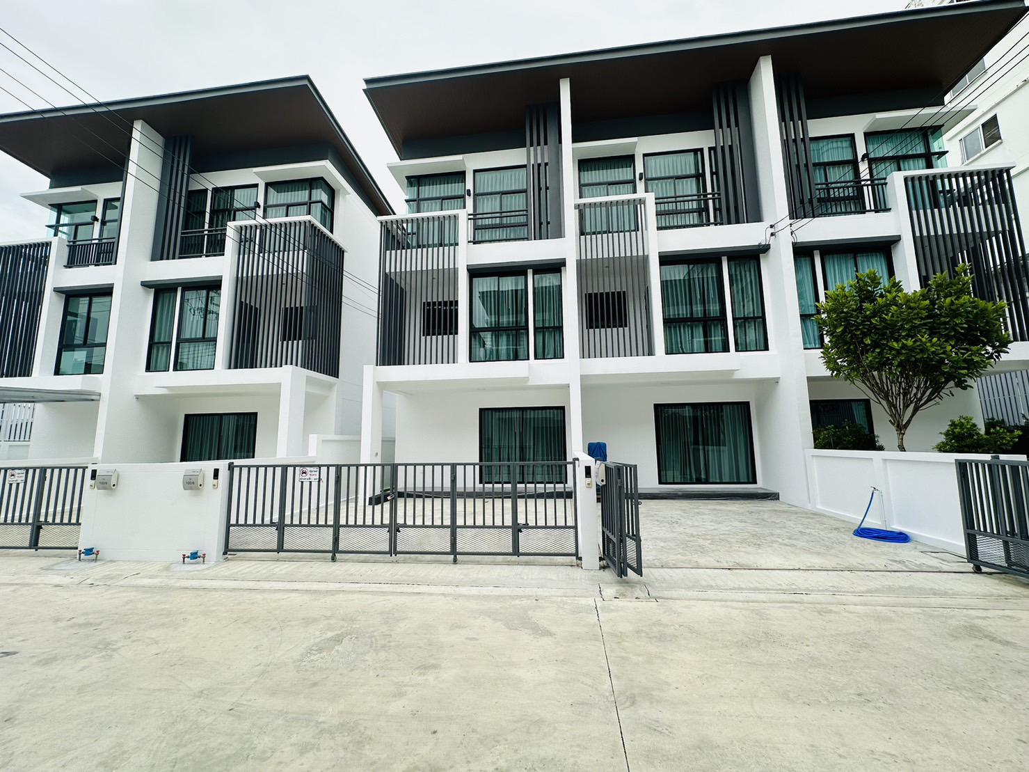 ขายทาวน์โฮม ทำเล โชคชัย 4 ซอย 30 COZY BY BNTD บ้านมือ 1 พร้อมอยู่ ...